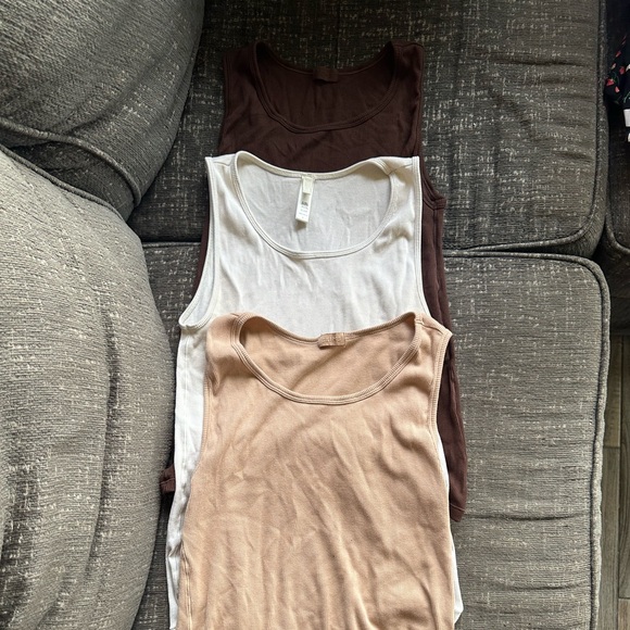 SKIMS | Tops | Gently Worn Set Of 3 Skims Tank Tops | Poshmark